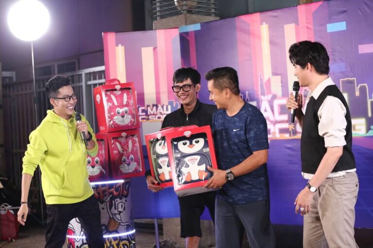 Sắc màu cuộc sống: Vũ Mạnh Cường thích thú khám phá tiệm chè tuổi thơ ...