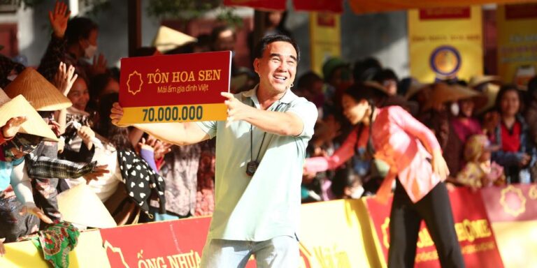 Mái ấm gia đình Việt: MC Quyền Linh, Thanh Phong, Lê Ngọc Thúy bỏ tiền túi tặng em nhỏ mồ côi ...